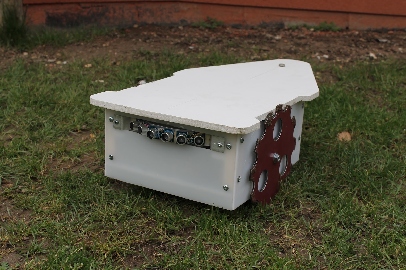 > DIY: CutFlower: Tondeuse Robot par arduino.