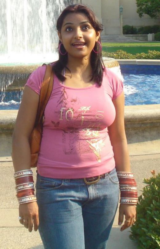 Tamil Mallu Aunty On Tight Jeans T Shirt Mallu Aunty Cleavage Mallu