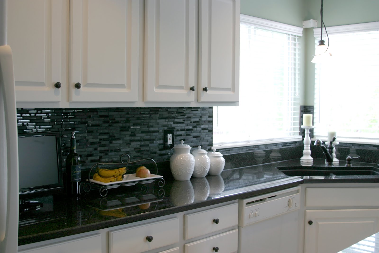 J & J Remodeling Service: The Latest in High-end Tile Backsplash