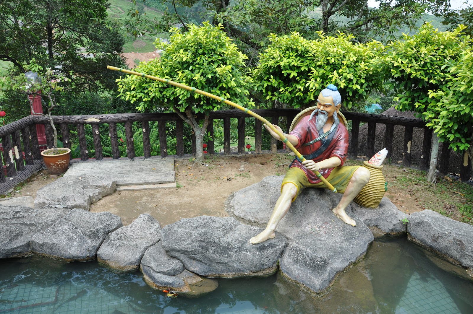 Sungai Siput Boy: Pekan Broga: Gigantic Monkey God at Sak dato Temple ...