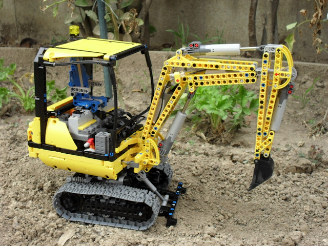 Jaco4's creations: Lego JCB 8014 CTS escavatore compatto