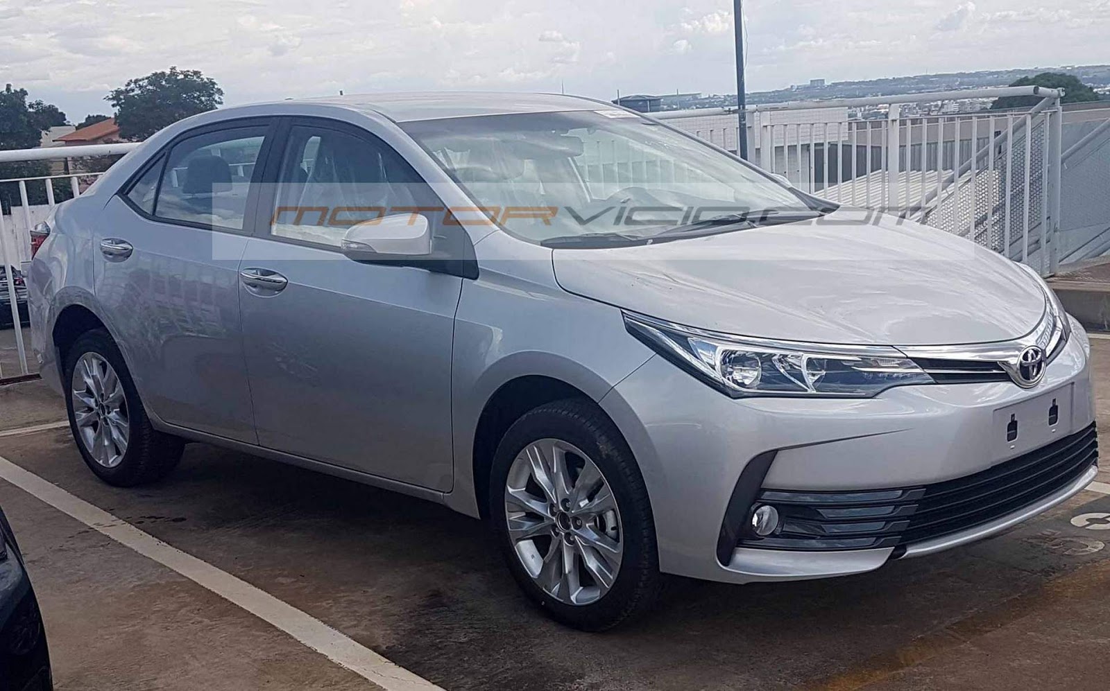 Toyota Corolla 2018: fotos internas e externas no Brasil