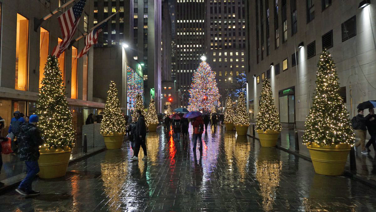 PHOTOGRAPHER ANDREW DALLOS STUNNING PHOTOGRAPH OF ROCKEFELLER CENTER ...