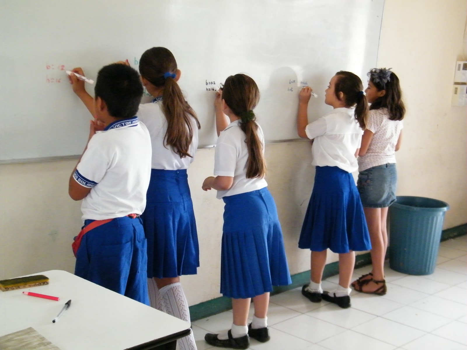 Nuestro Trabajo en 4 Grado: Trabajando duramente en el salón