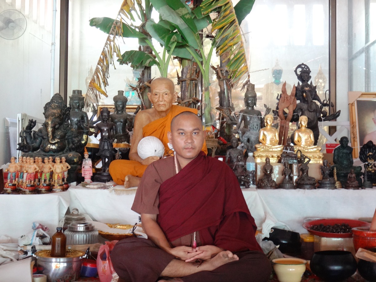 Temples In Thailand: Surin - Wat Su San Tung Mon - LP Hong