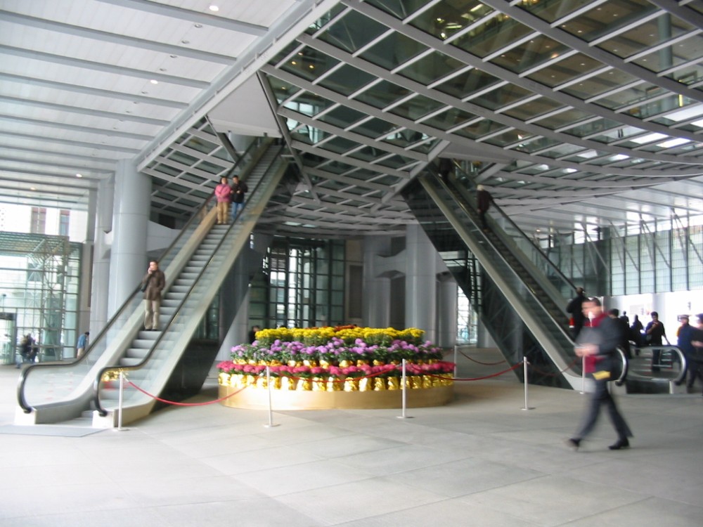 Barbaras Spielwiese - Reiseblog: Hongkong: Atrium im HSBC Hochhaus