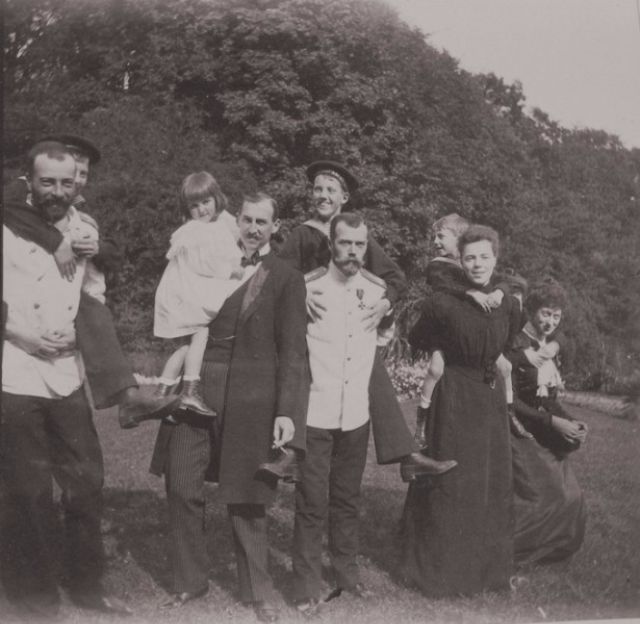 16 Hilarious and Intimate Photographs of Tsar Nicholas II Clowning ...