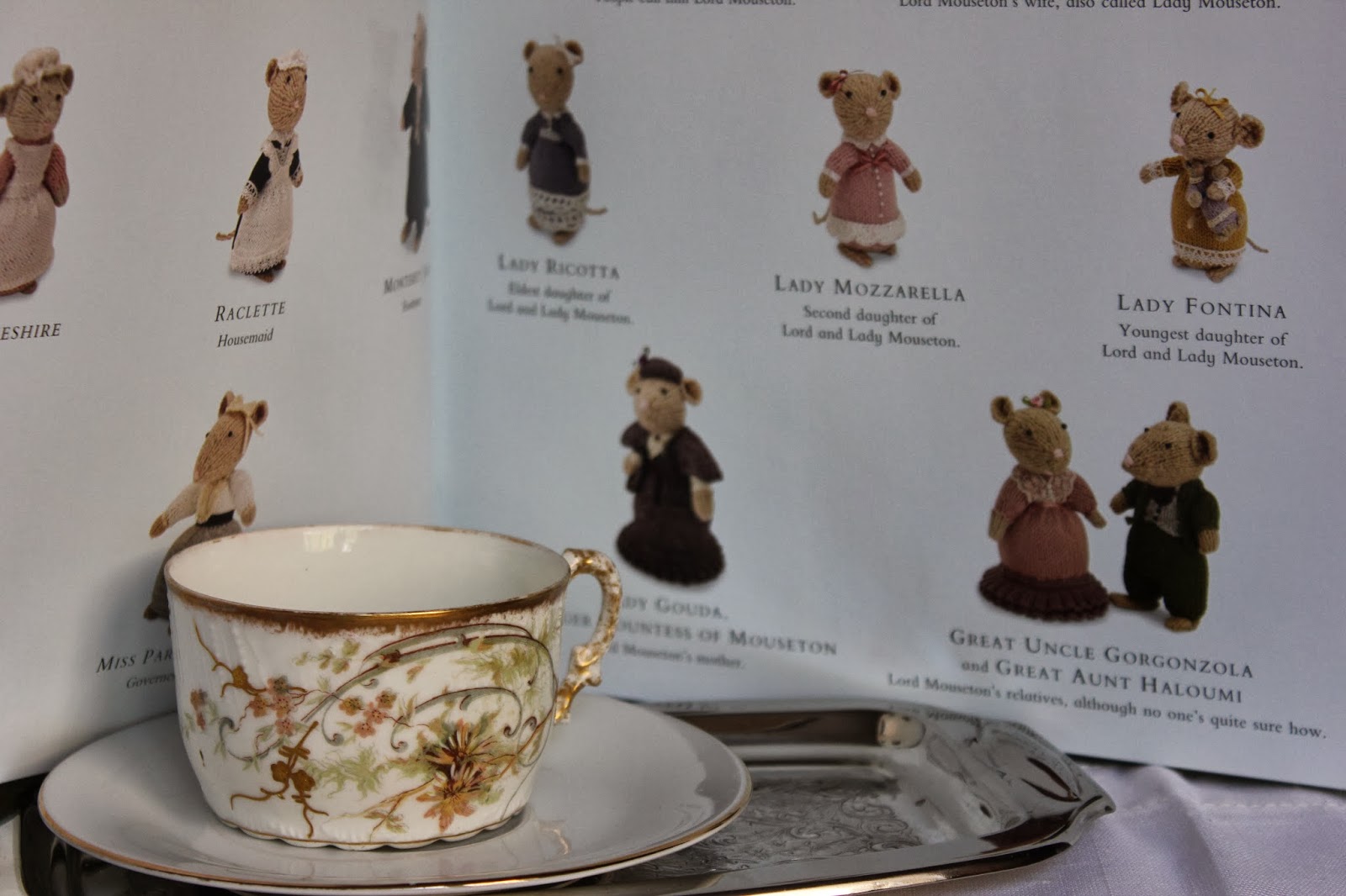 Good Books For Young Souls: MOUSETON ABBEY? YES! YOU READ THAT CORRECTLY...