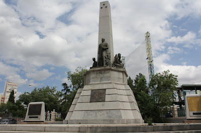 Stay, Stray, Play and Feast: Jose Rizal Monument: A Piece of the ...