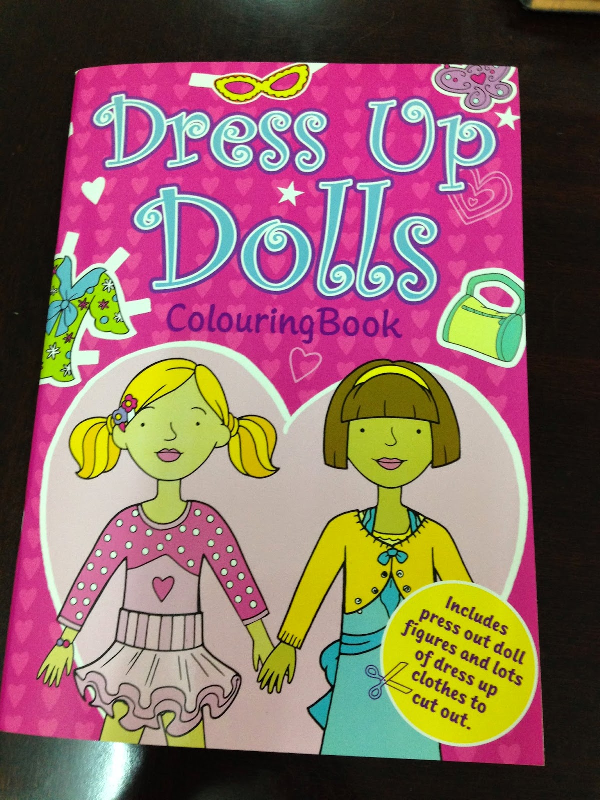Everything in the life of two: 多哈我是老师-Dress Up Dolls Colouring Book