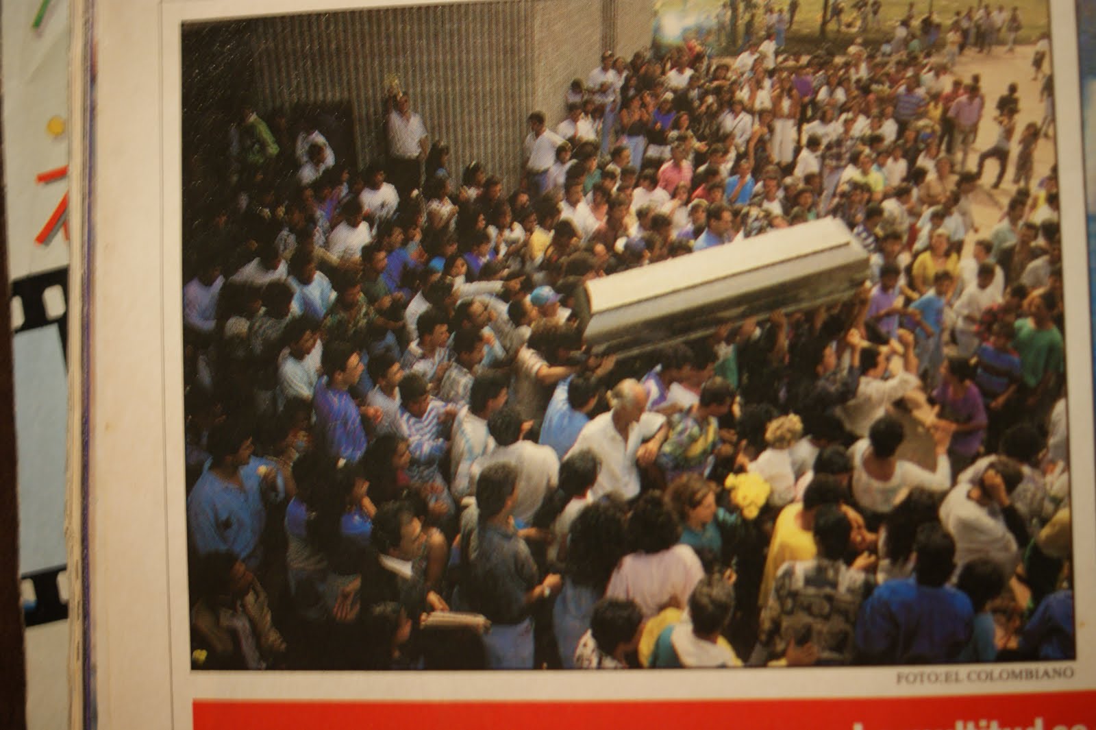 Proyecto Pablo Escobar: Entierro de Pablo Escobar. 1993