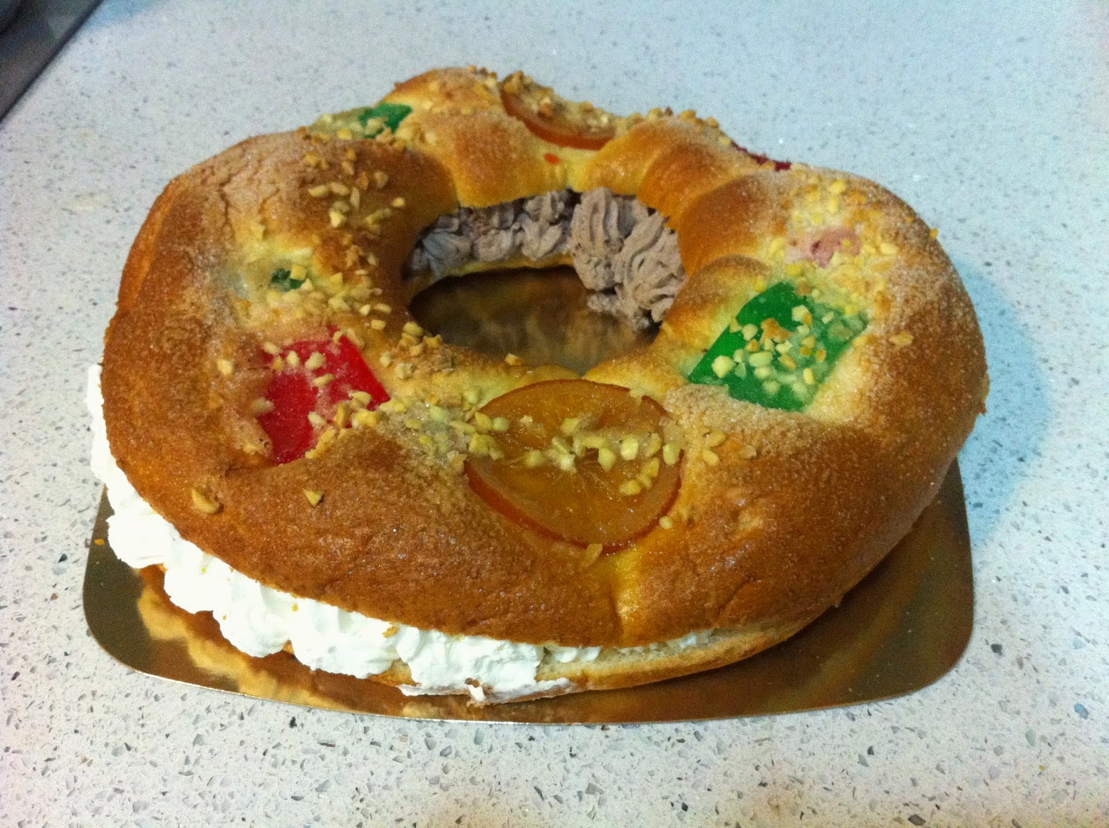 Recetillas Facilillas: Roscón de Reyes relleno de nata y trufa