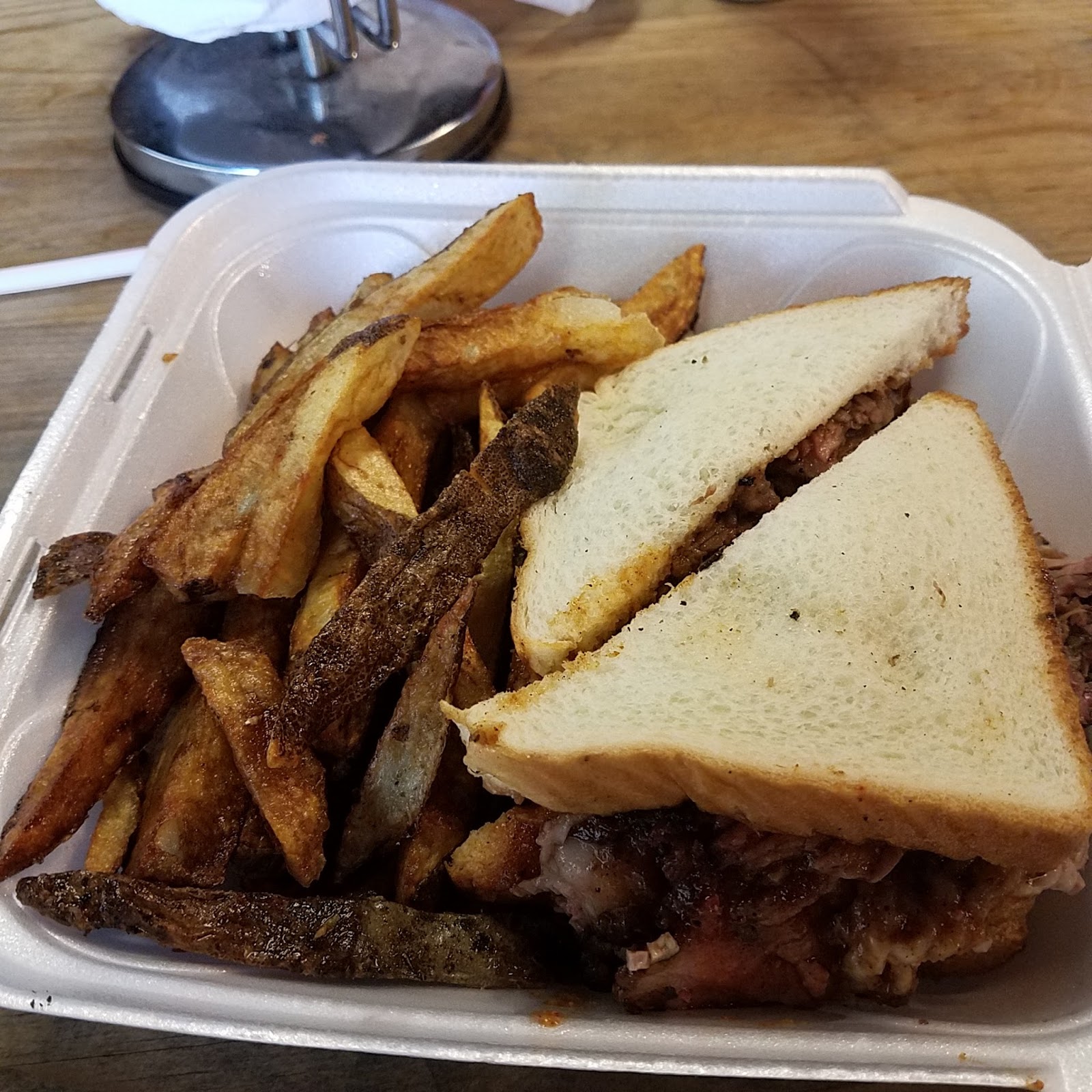 LC's Bar-B-Que in Kansas City, Missouri - Joe's Barbecue Quest