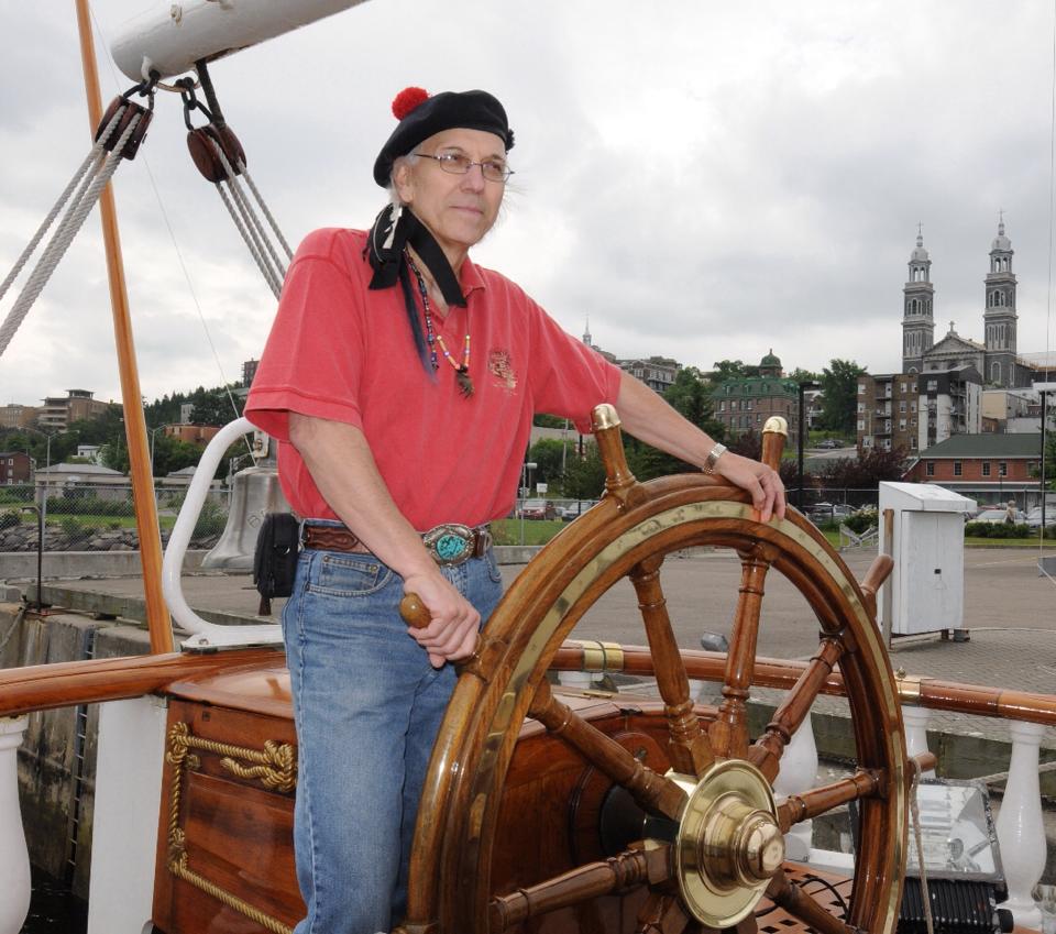 hora de pensar: Russel-Aurore Bouchard, la 'persona con dos espíritus ...