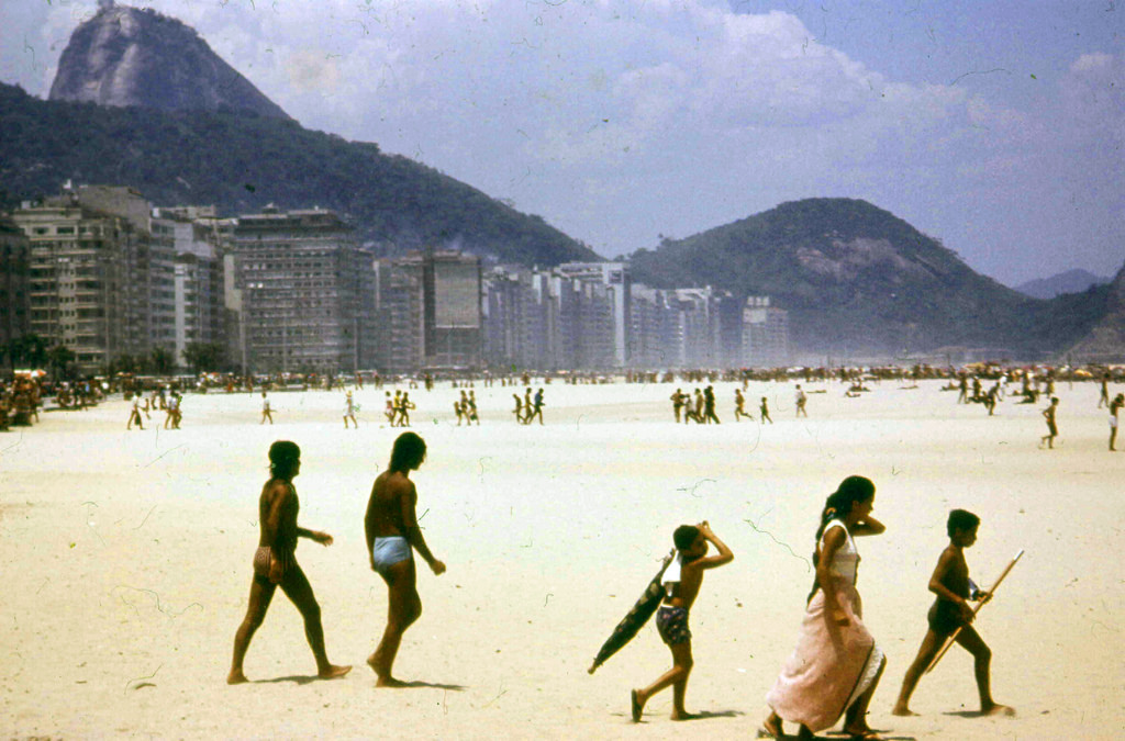 Color Snapshots Show Everyday Life in Rio de Janeiro in the 1970s ...
