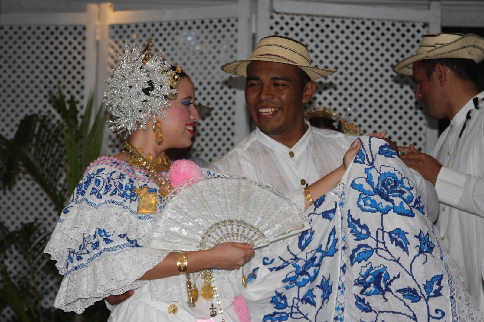 Panama Touring: The National Dress