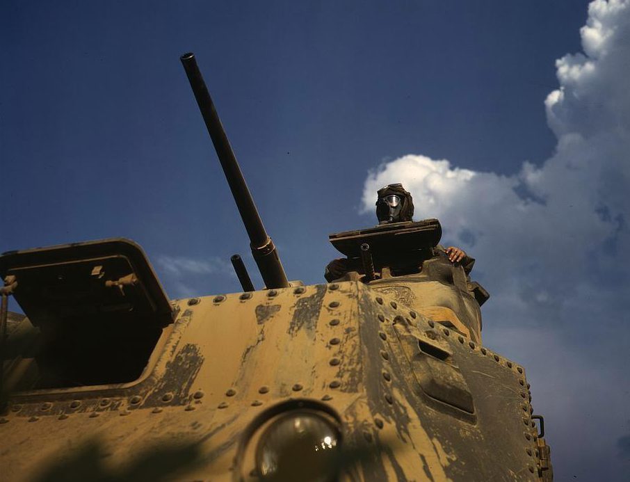14 Stunning Color Photographs That Show American Soldiers Preparing ...