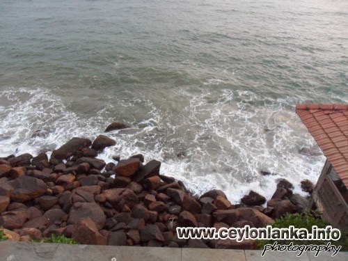 Matara Paravi Dupatha ( Pigeon Island )