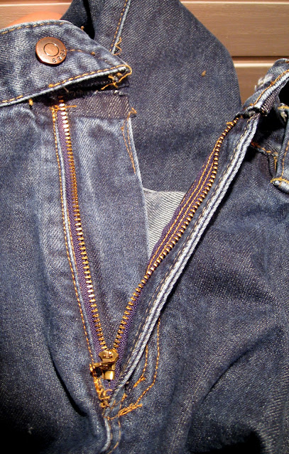 Beth Stone Studio: {Home} DIY: How to Fix a Broken Zipper