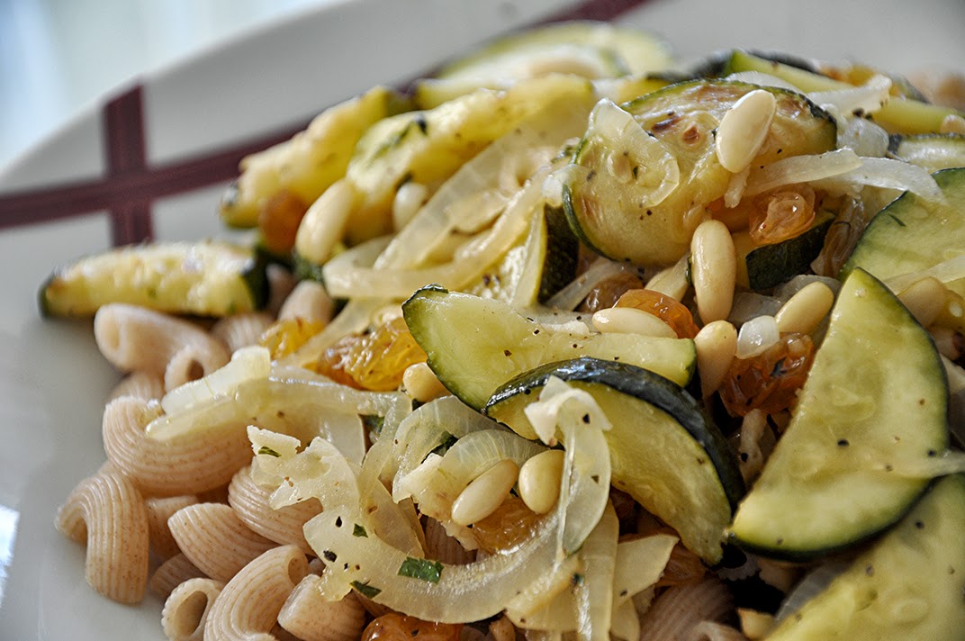 Tasty Guilty Pleasures: Plat: pâtes complètes au courgettes à l'aigre-douce