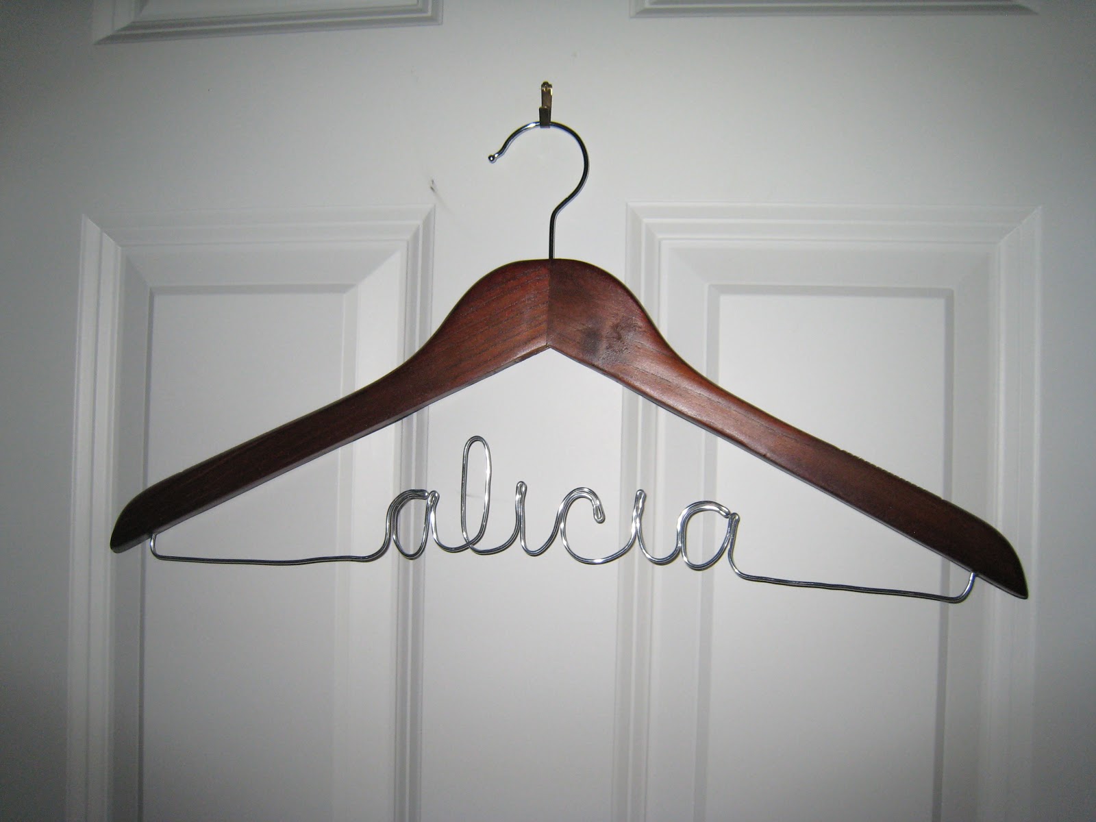 Rhody Life: DIY: Wire Hangers