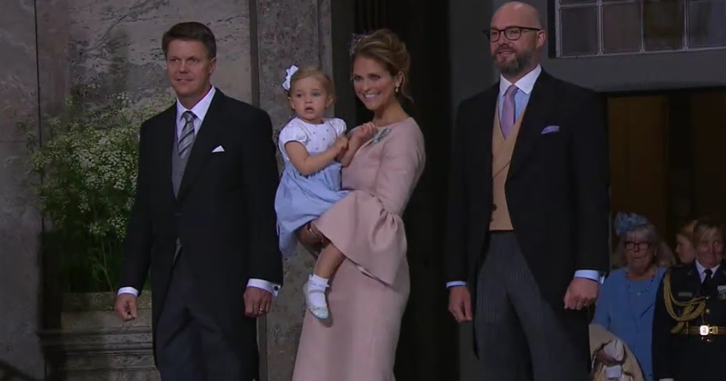 Queens of England: The Royal Wardrobe: 5 great outfits