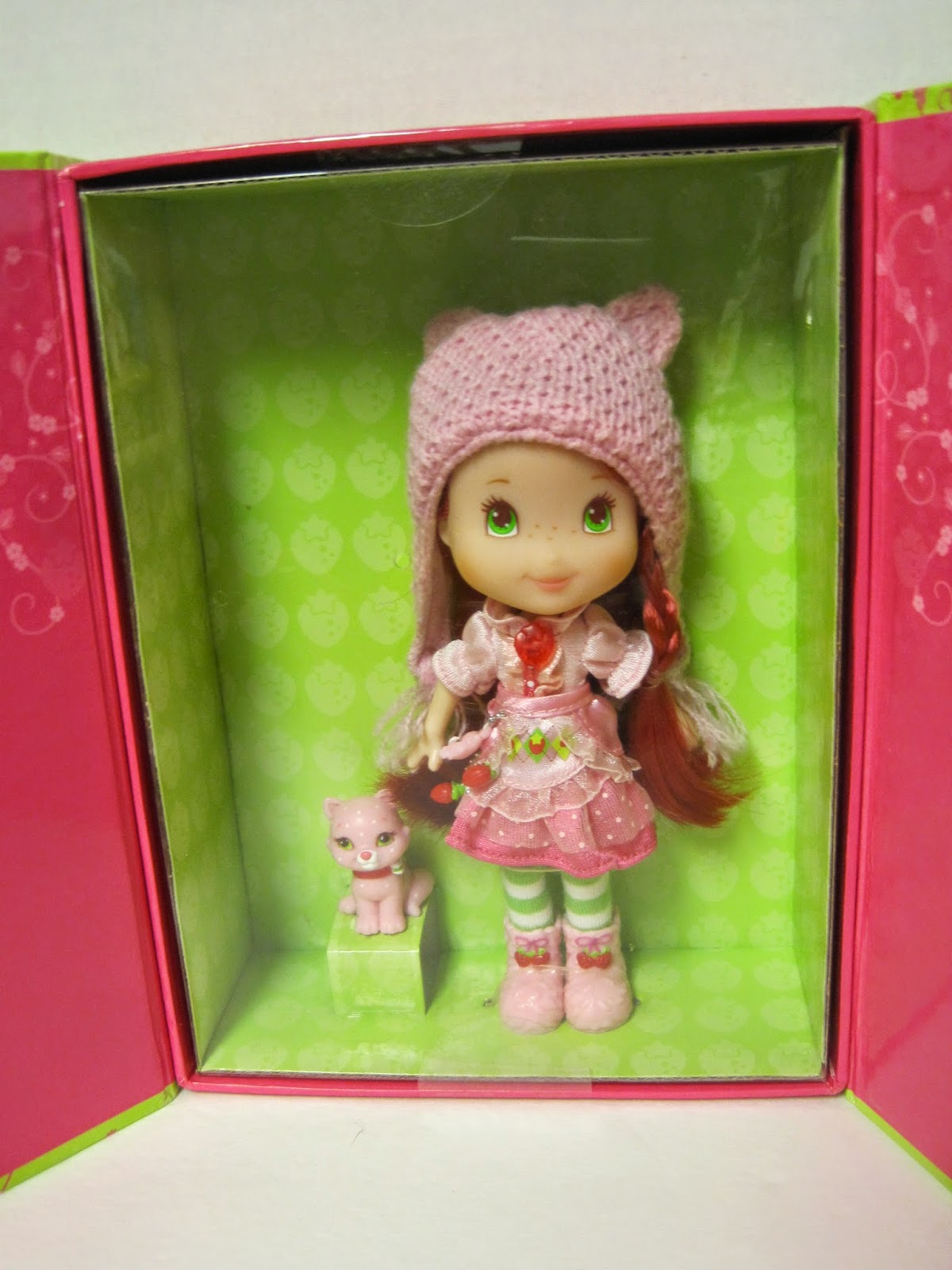 Never Grow Up: A Mom's Guide to Dolls and More: My Strawberry Shortcake ...