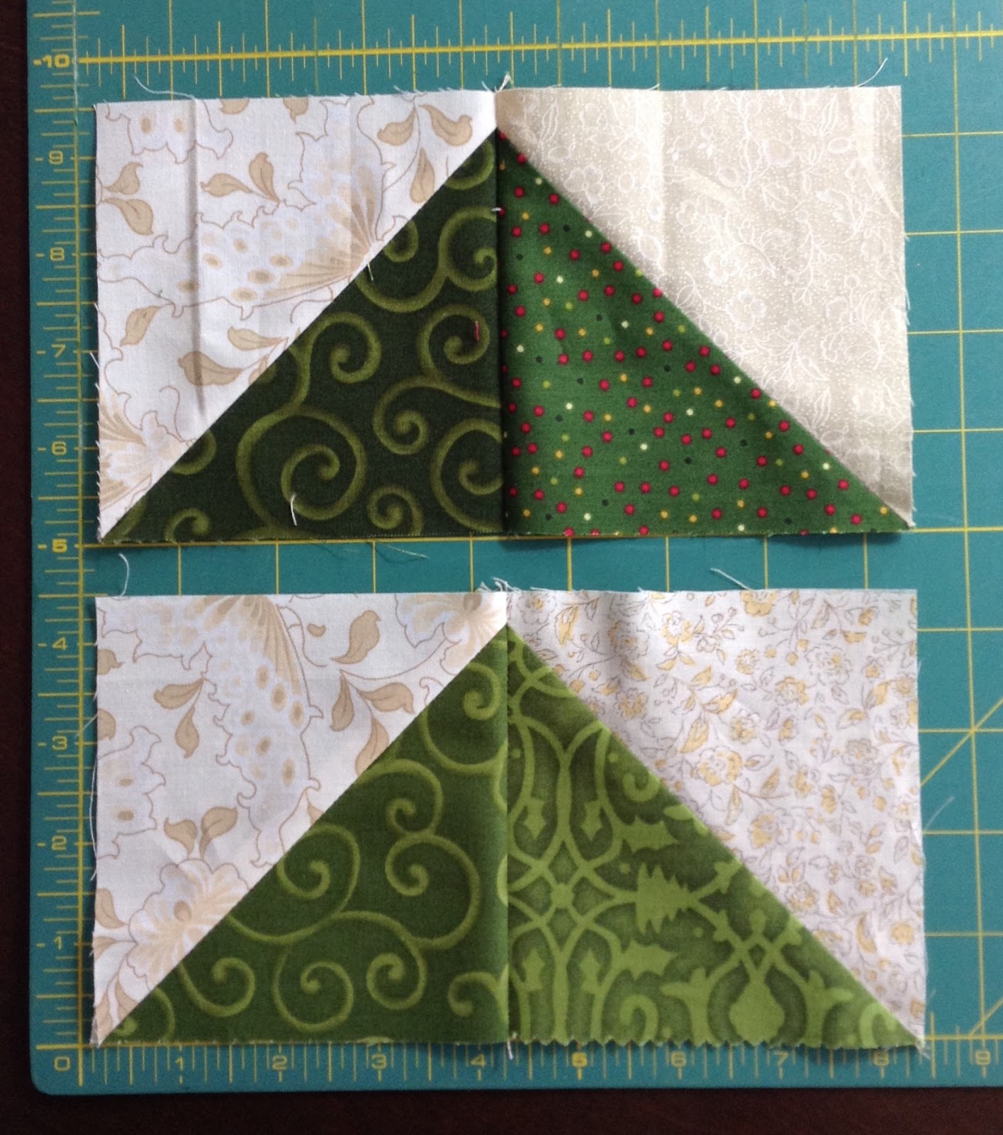 QUILTERS...ENJOY COLOUR! : Teetering Christmas Tree Block