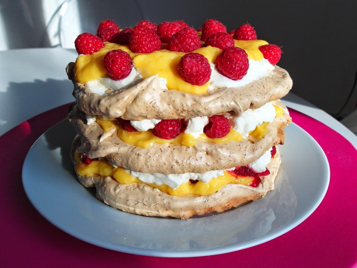 Aneta Goes Yummi: Kokosová bezé torta s pomarančovým krémom, šľahačkou ...