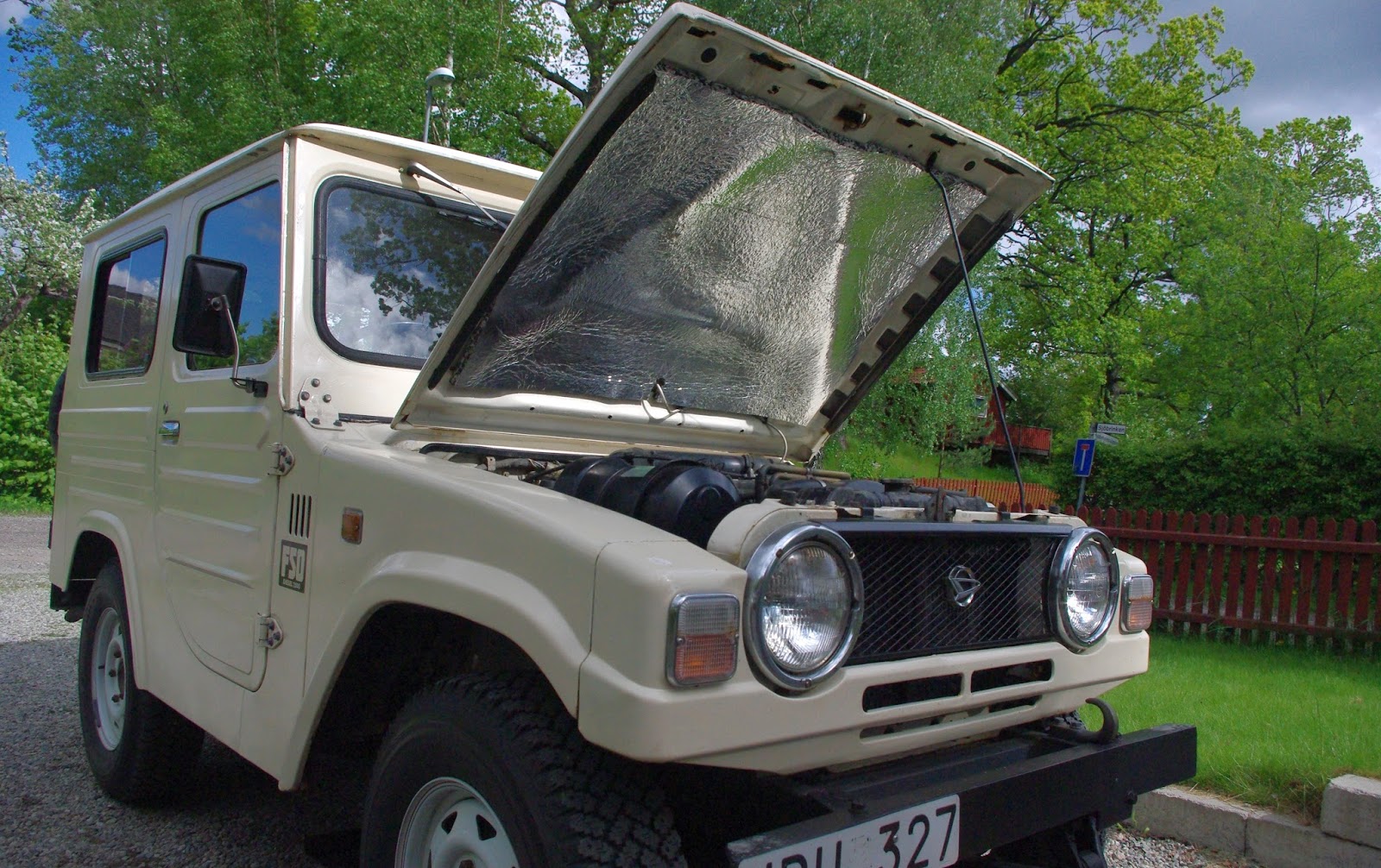 About me and my Daihatsu F50 Taft here in Sweden: Self adhesive silence