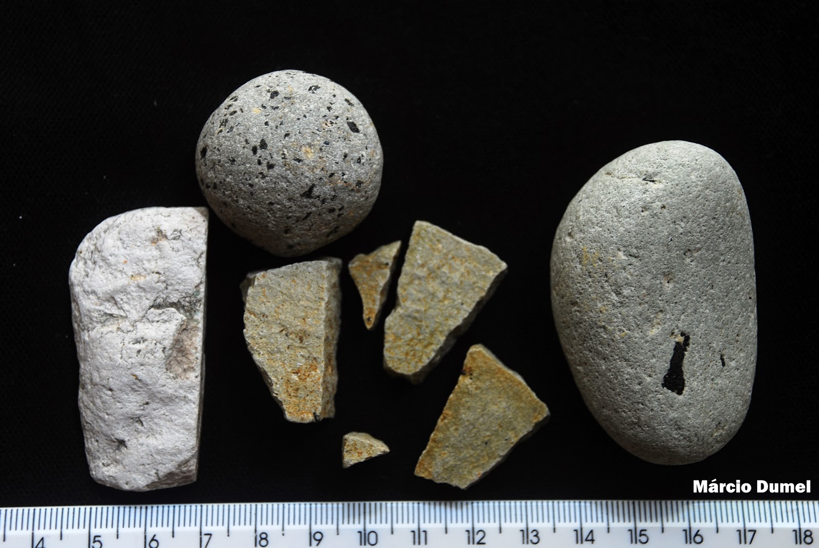 Marcio Dumel: ROCHA ÍGNEA TRAQUITO