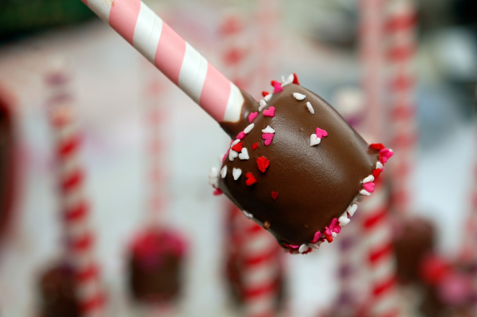 VALENTINE MARSHMALLOW POPS - Hugs and Cookies XOXO