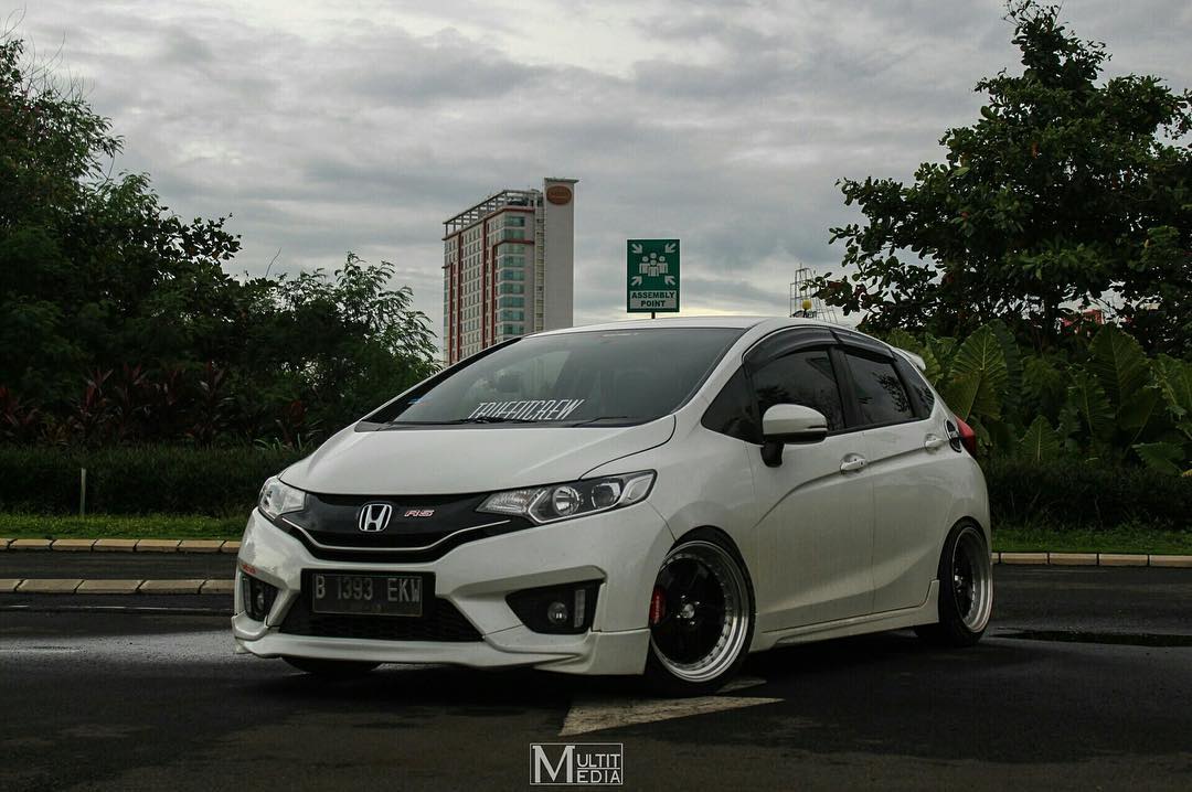 Modifikasi Mobil Ceper All New Jazz RS Stance Putih Owner @seftianafif ...