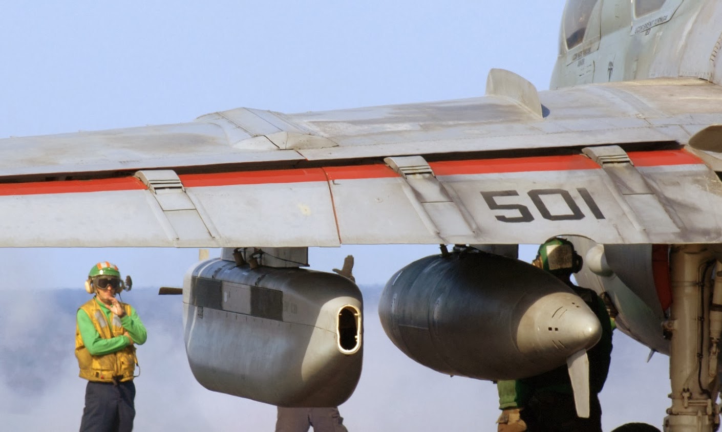 Tailhook Topics: Grumman A-6 Wing-Fold Differences