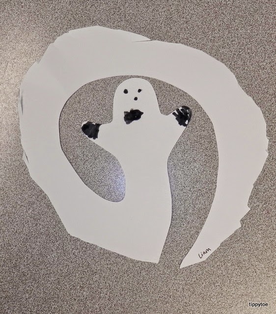 Tippytoe Crafts: Full Moons, Spinning Ghosts and Creepy Spiders