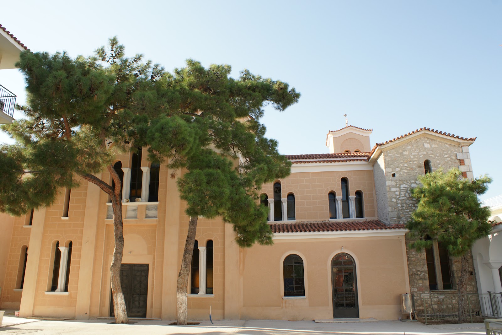 ΙΕΡΟ ΠΡΟΣΚΥΝΗΜΑ ΑΝΑΣΤΑΣΕΩΣ ΧΡΙΣΤΟΥ ΣΠΑΤΩΝ: Φωτο - Αποτυπώσεις