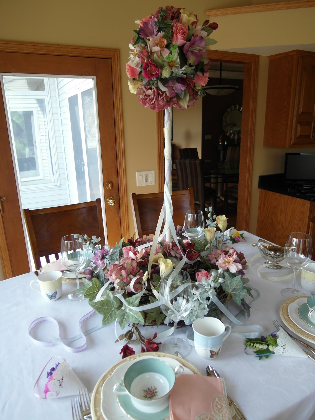 Henrietta's House: May Day Tablescape