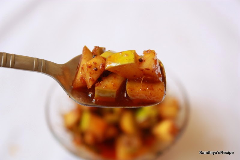 Sandhiya's Cookbook: Instant Cut Mango Pickle | Mangai Urugai