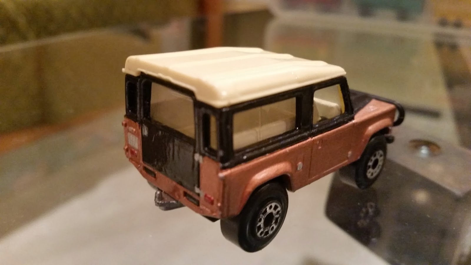Matchbox Frenzy: Re-Sprayed 2 Tone Matchbox Land Rover 90 (Defender 90)