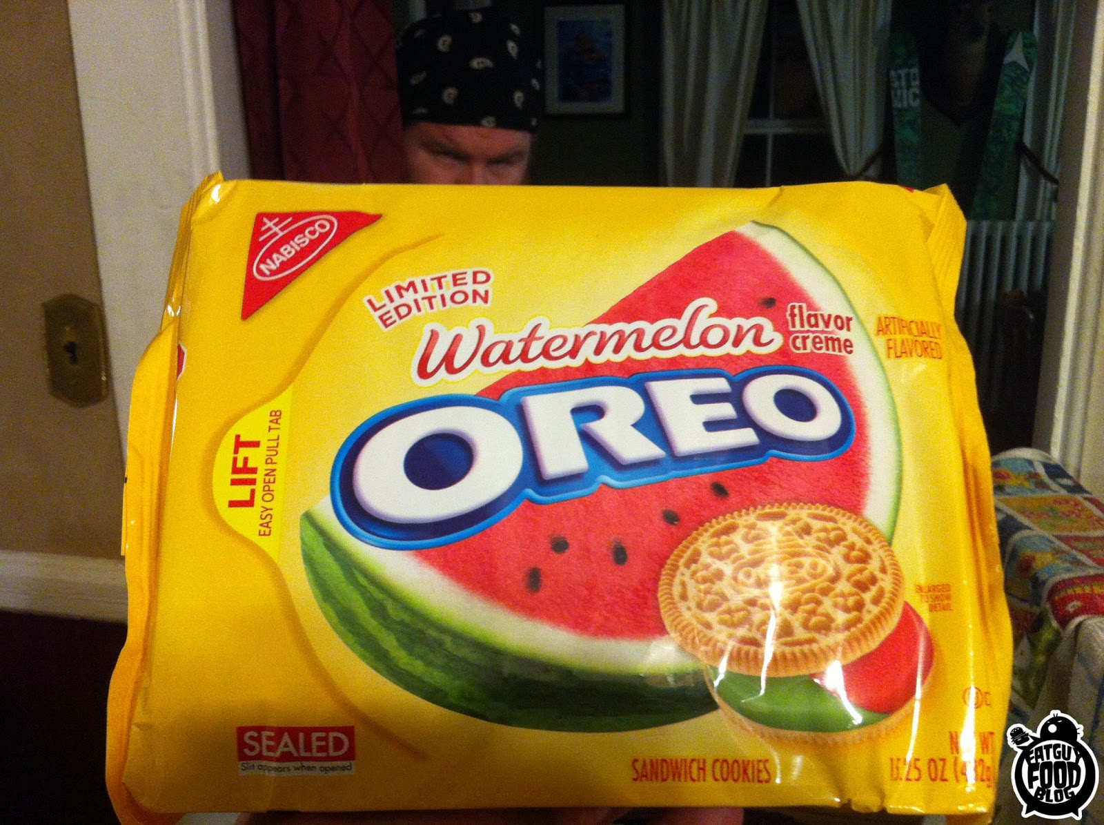 FATGUYFOODBLOG: Watermelon Oreo cookies!