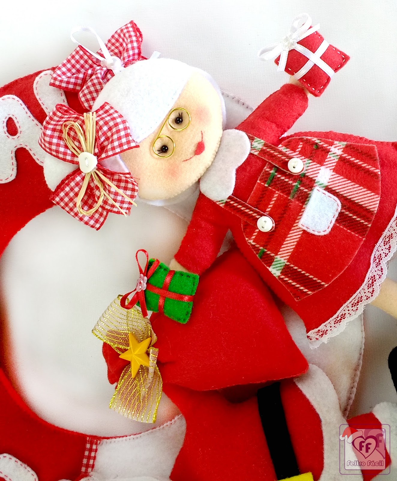 Guirlanda de Natal em Feltro - Papai e Mamãe Noel