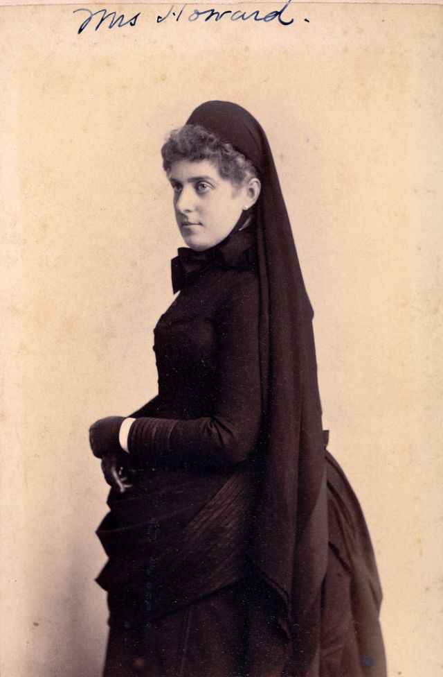 Victorian Widows: Graceful Photos of Young Women in Mourning Dresses ...