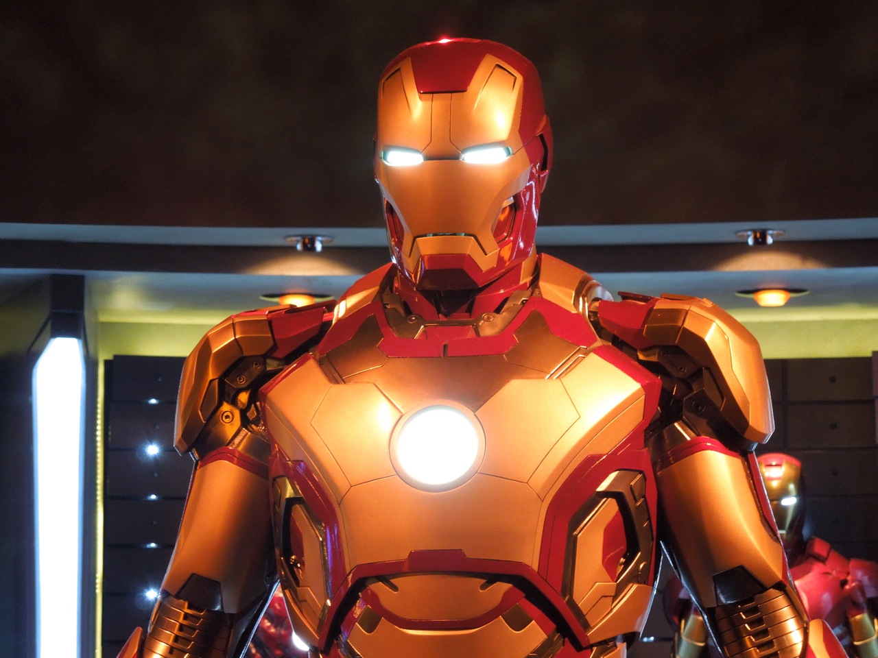 Hollywood Movie Costumes and Props: Iron Man 3 Mark 42 armour on ...