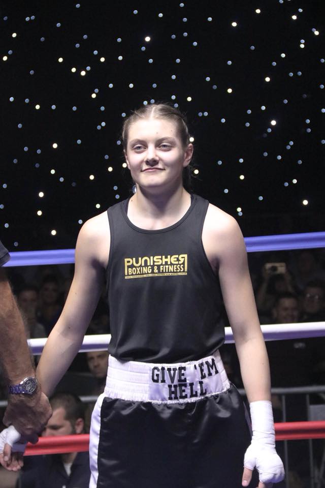 Ellie Hellewell Vs Sam Dakota