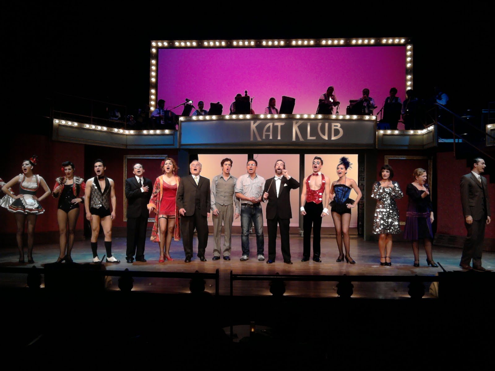 Musicales y Otras Yerbas: Cabaret, el musical, Santiago Chile