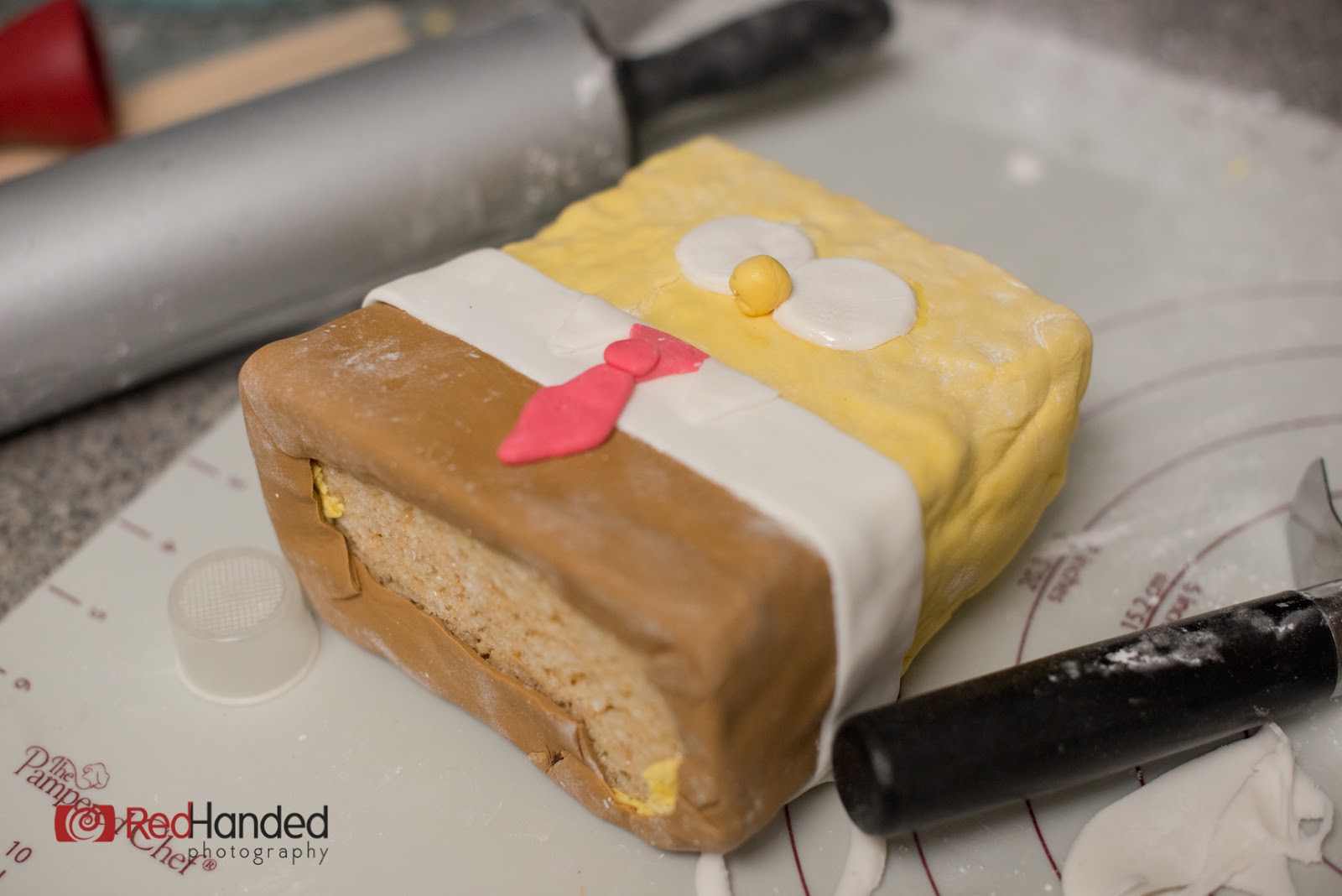 Homemakin' Girl: [cakes: Spongebob Square Pants Birthday Cake.]
