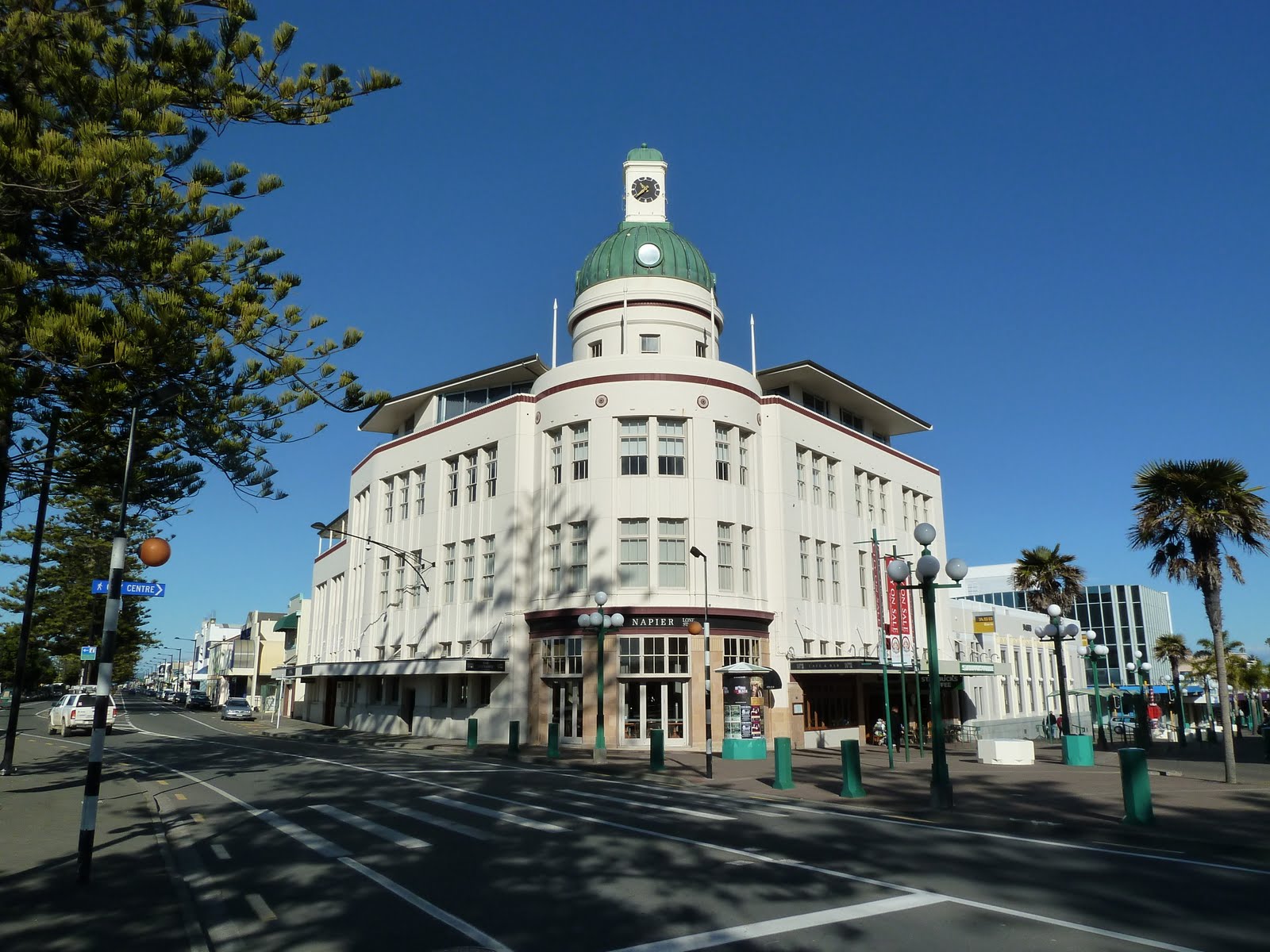 The Adventures of Travellin' Uncle Matt: NAPIER - NEW ZEALAND