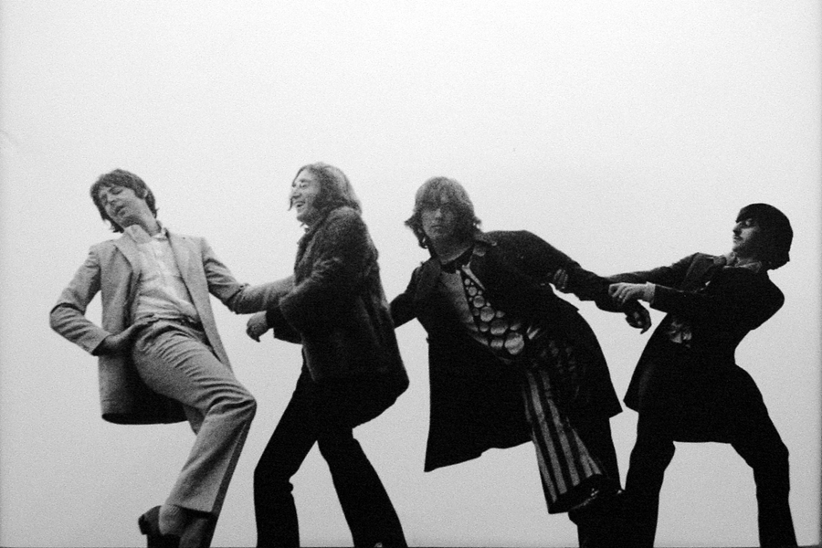 This old photo from 'the Mad Day Out' made me laugh. : r/beatles