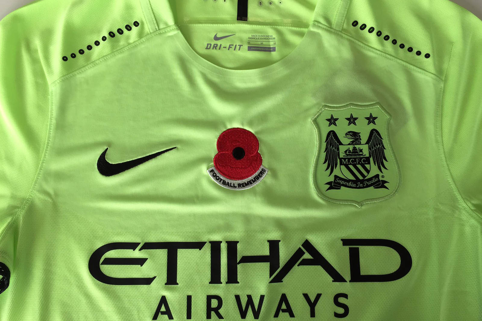Closer Look | 2015-16 Premier League Poppy Kits - Footy Headlines