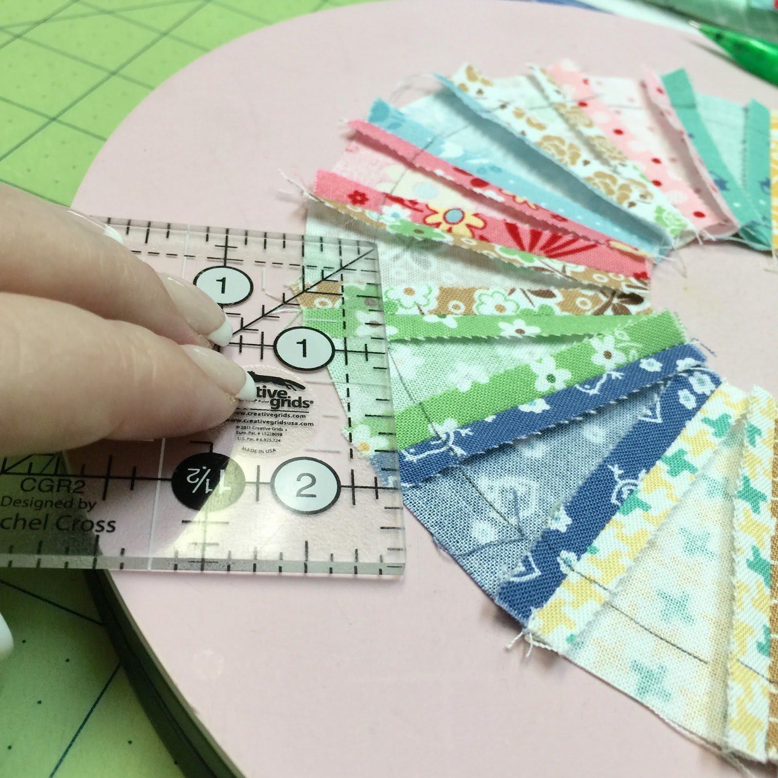 Bee In My Bonnet: Dresden Plate Tutorial using Sew Simple Shapes